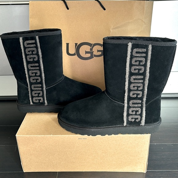 UGG | Shoes | Ugg Classic Short Shearling Logo In Black Sz New In Box ...